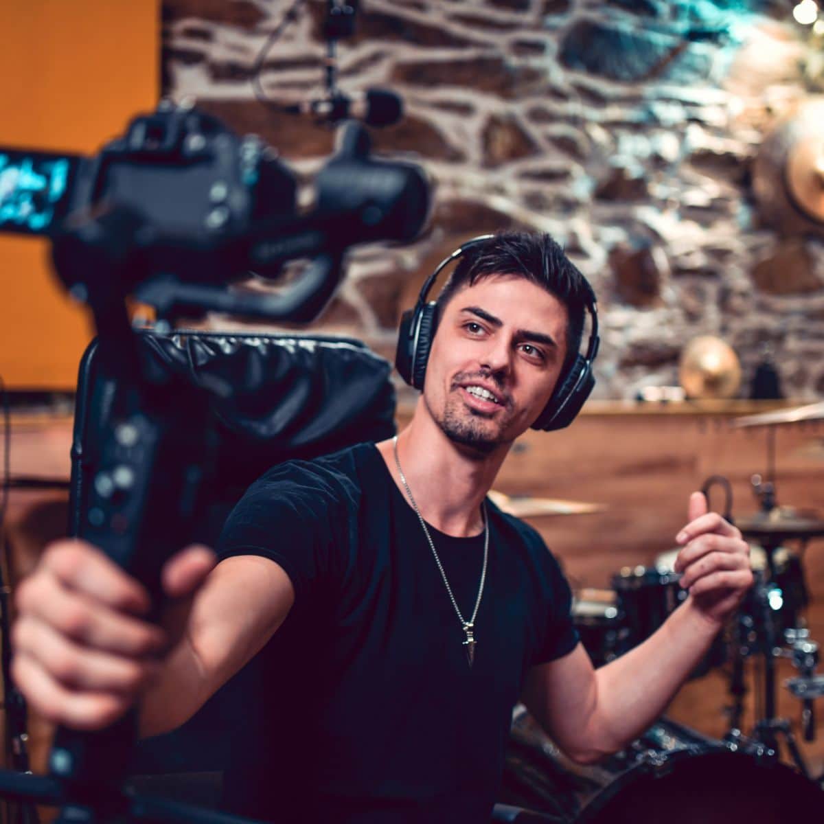 Social Networking Strategies For Aspiring Musicians - Vampr